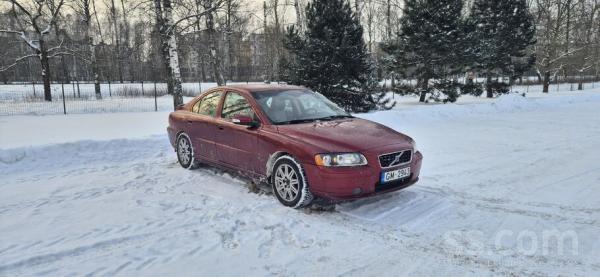 Sarkans Volvo S60 2006 Rīga, ar dzinēja tilpumu 2.40 L un nobraukumu 137 tūkst. km par 3350 €, foto 4 vietnē AUTOMOTO.COM.LV