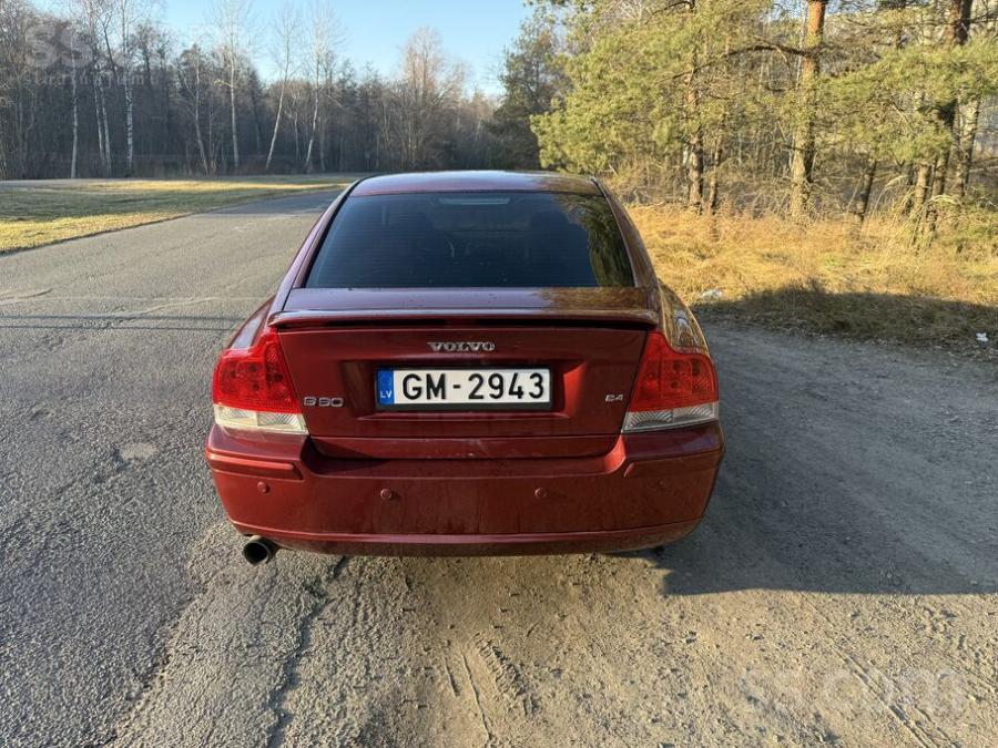 Red Volvo S60 2006 in Riga, with an engine capacity of 2.40 L and mileage of 142 thousand km for 3550 €, photo 5 on AUTOMOTO.COM.LV