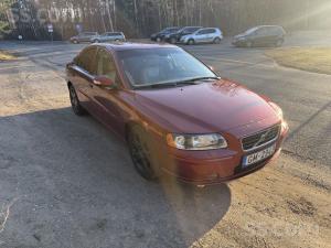 Red Volvo S60 2006 in Riga, with an engine capacity of 2.40 L and mileage of 142 thousand km for 3550 €, photo 7 on AUTOMOTO.COM.LV