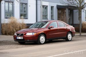 Красный Вольво С60 2007 в Рига, объемом двигателя 2.40 л и пробегом 238 тыс. км за 2950 €, фото  на AUTOMOTO.COM.LV