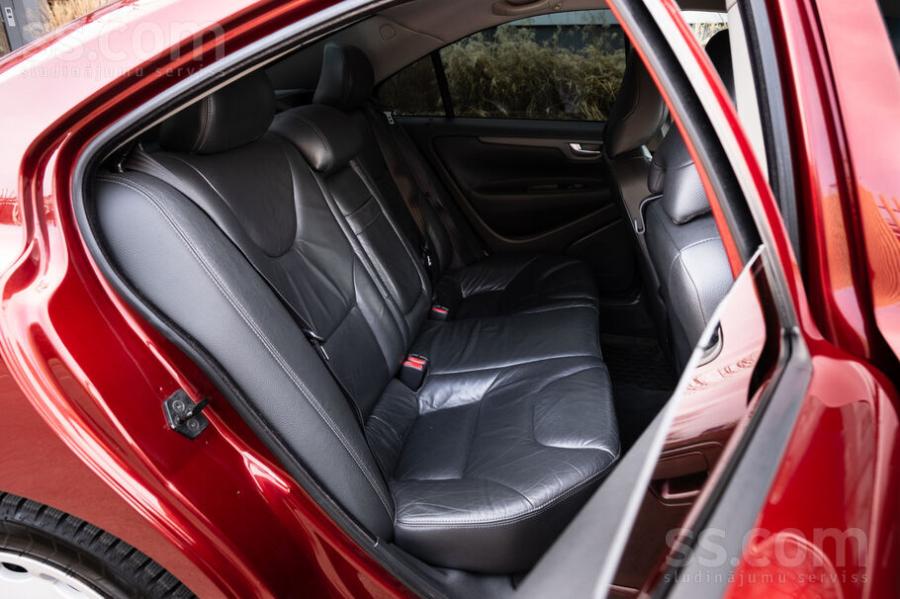 Sarkans Volvo S60 2007 Rīga, ar dzinēja tilpumu 2.40 L un nobraukumu 238 tūkst. km par 2950 €, foto 9 vietnē AUTOMOTO.COM.LV