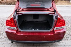 Sarkans Volvo S60 2007 Rīga, ar dzinēja tilpumu 2.40 L un nobraukumu 238 tūkst. km par 2950 €, foto 10 vietnē AUTOMOTO.COM.LV