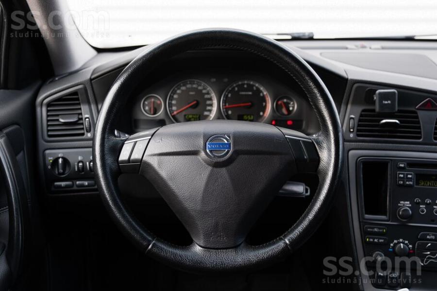 Sarkans Volvo S60 2007 Rīga, ar dzinēja tilpumu 2.40 L un nobraukumu 238 tūkst. km par 2950 €, foto 17 vietnē AUTOMOTO.COM.LV
