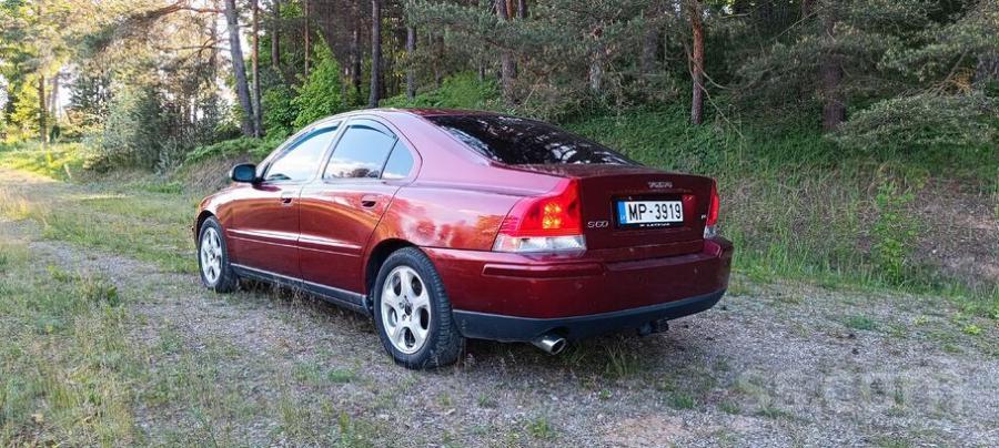 Sarkans Volvo S60 2007 Ludza, ar dzinēja tilpumu 2.40 L un nobraukumu 294 tūkst. km par 2900 €, foto 5 vietnē AUTOMOTO.COM.LV