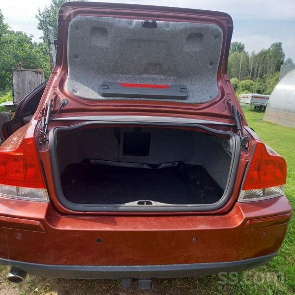 Red Volvo S60 2007 in Aluksne, with an engine capacity of 2.40 L and mileage of 294 thousand km for 2500 €, photo 1 on AUTOMOTO.COM.LV