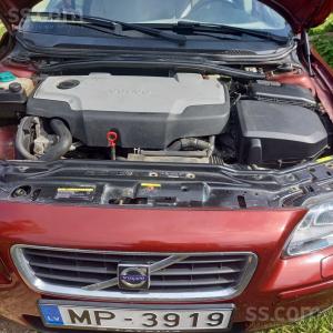 Red Volvo S60 2007 in Aluksne, with an engine capacity of 2.40 L and mileage of 294 thousand km for 2500 €, photo 4 on AUTOMOTO.COM.LV
