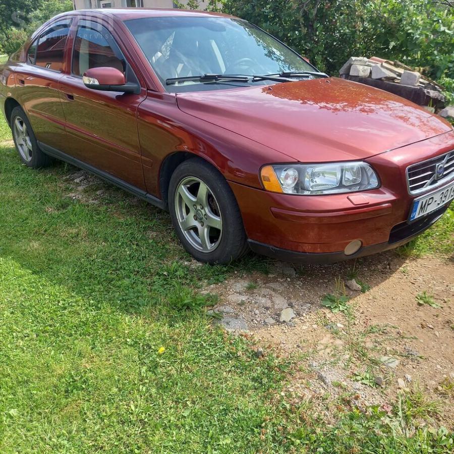Red Volvo S60 2007 in Aluksne, with an engine capacity of 2.40 L and mileage of 294 thousand km for 2500 €, photo 5 on AUTOMOTO.COM.LV