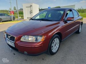 Sarkans Volvo S60 2007 Kauņa, ar dzinēja tilpumu 2.40 L un nobraukumu 206 tūkst. km par 2100 €, foto  vietnē AUTOMOTO.COM.LV