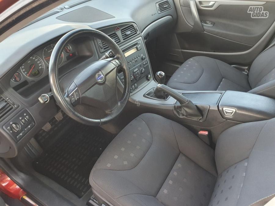 Sarkans Volvo S60 2007 Kauņa, ar dzinēja tilpumu 2.40 L un nobraukumu 206 tūkst. km par 2100 €, foto 9 vietnē AUTOMOTO.COM.LV