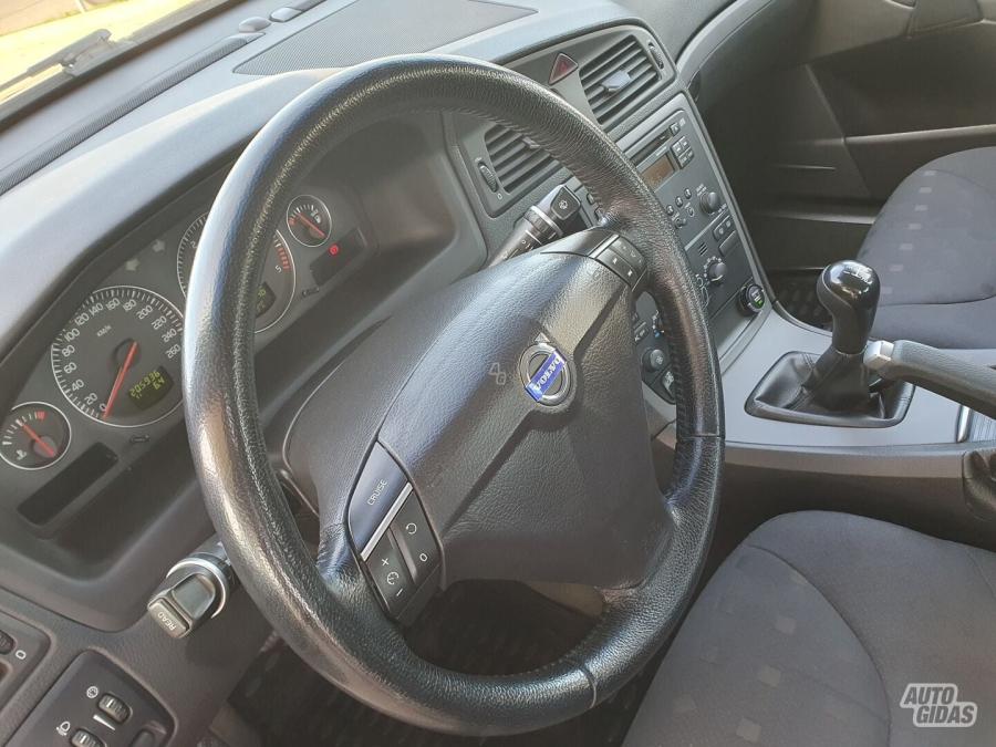 Sarkans Volvo S60 2007 Kauņa, ar dzinēja tilpumu 2.40 L un nobraukumu 206 tūkst. km par 2100 €, foto 12 vietnē AUTOMOTO.COM.LV