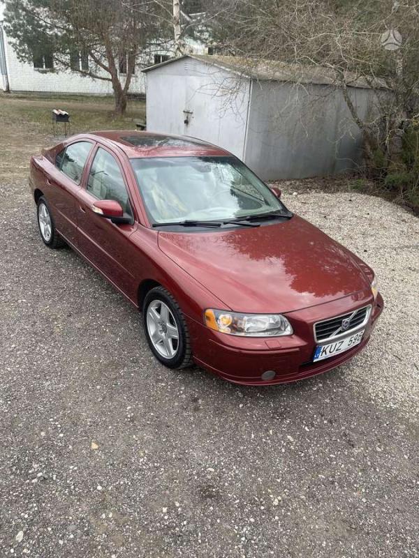 Red Volvo S60 2008 in Ukmerge, with an engine capacity of 2.40 L and mileage of 256 thousand km for 2800 €, photo 1 on AUTOMOTO.COM.LV