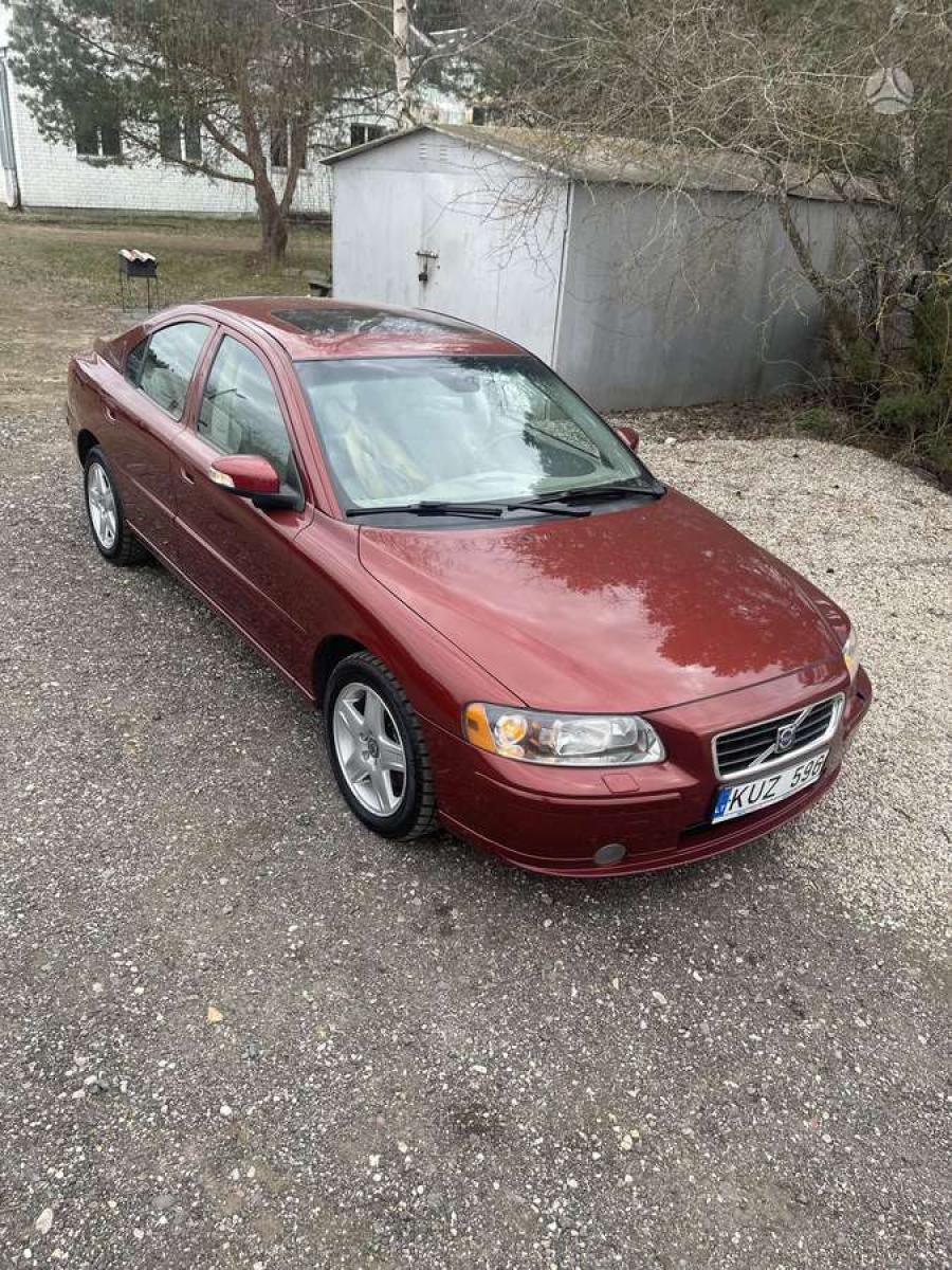 Sarkans Volvo S60 2008 Ukmergė, ar dzinēja tilpumu 2.40 L un nobraukumu 256 tūkst. km par 2800 €, foto 1 vietnē AUTOMOTO.COM.LV