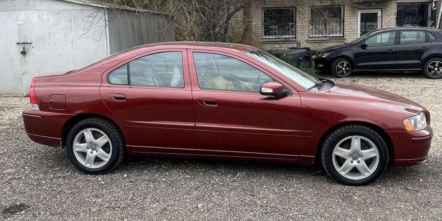 Sarkans Volvo S60 2008 Ukmergė, ar dzinēja tilpumu 2.40 L un nobraukumu 256 tūkst. km par 2800 €, foto 3 vietnē AUTOMOTO.COM.LV
