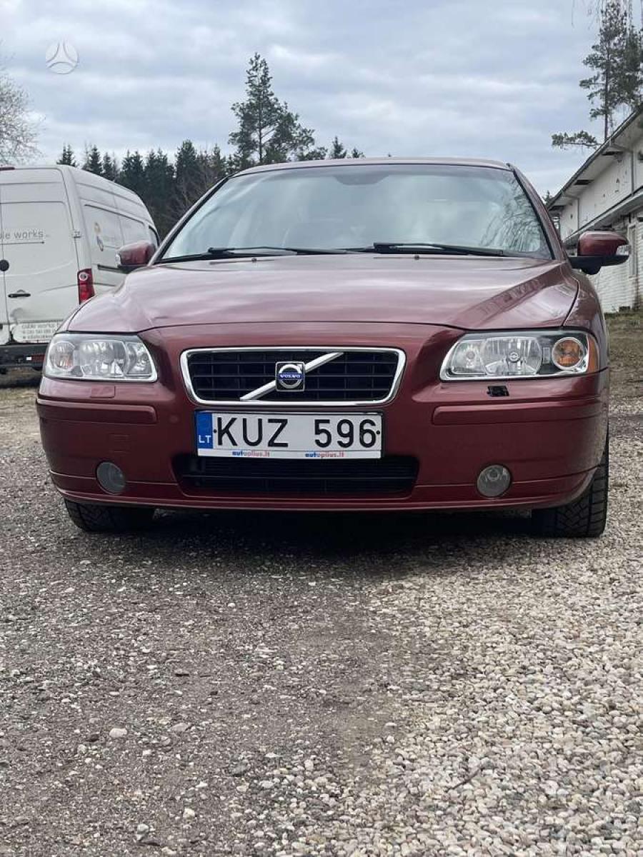 Sarkans Volvo S60 2008 Ukmergė, ar dzinēja tilpumu 2.40 L un nobraukumu 256 tūkst. km par 2800 €, foto 5 vietnē AUTOMOTO.COM.LV