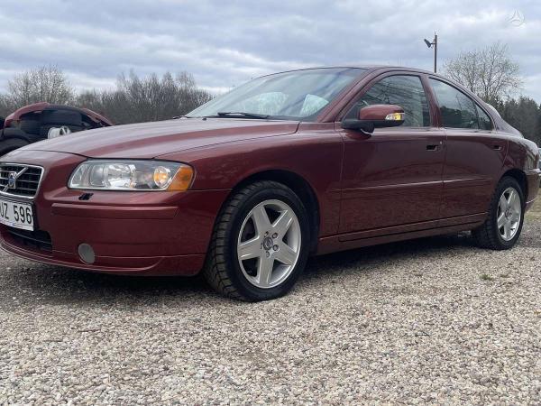 Red Volvo S60 2008 in Ukmerge, with an engine capacity of 2.40 L and mileage of 256 thousand km for 2800 €, photo 6 on AUTOMOTO.COM.LV