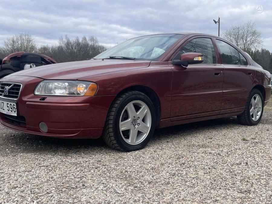 Sarkans Volvo S60 2008 Ukmergė, ar dzinēja tilpumu 2.40 L un nobraukumu 256 tūkst. km par 2800 €, foto 6 vietnē AUTOMOTO.COM.LV