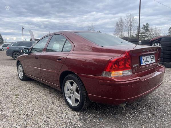 Red Volvo S60 2008 in Ukmerge, with an engine capacity of 2.40 L and mileage of 256 thousand km for 2800 €, photo 7 on AUTOMOTO.COM.LV