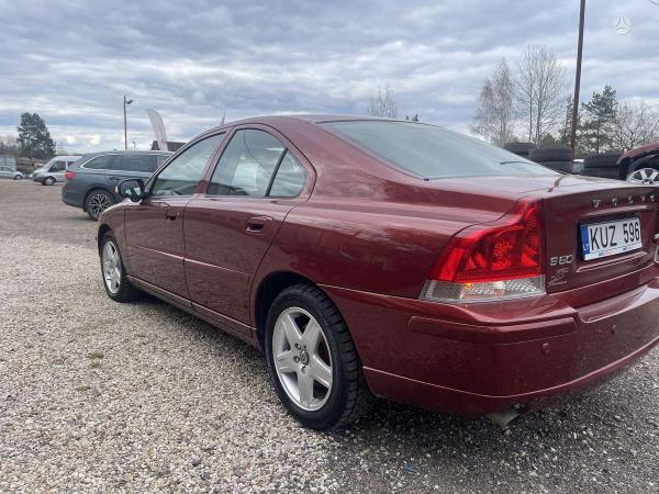 Red Volvo S60 2008 in Ukmerge, with an engine capacity of 2.40 L and mileage of 256 thousand km for 2800 €, photo 9 on AUTOMOTO.COM.LV