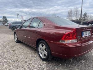 Sarkans Volvo S60 2008 Ukmergė, ar dzinēja tilpumu 2.40 L un nobraukumu 256 tūkst. km par 2800 €, foto 9 vietnē AUTOMOTO.COM.LV