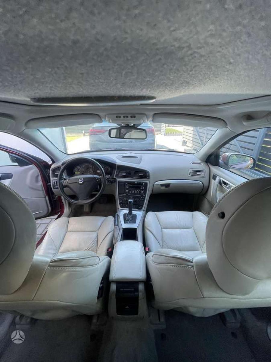 Sarkans Volvo S60 2008 Ukmergė, ar dzinēja tilpumu 2.40 L un nobraukumu 256 tūkst. km par 2800 €, foto 16 vietnē AUTOMOTO.COM.LV