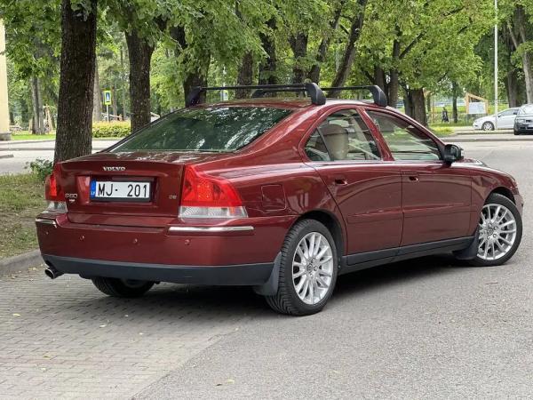 Sarkans Volvo S60 2009 Jēkabpils, ar dzinēja tilpumu 2.40 L un nobraukumu 392 tūkst. km par 2890 €, foto 2 vietnē AUTOMOTO.COM.LV