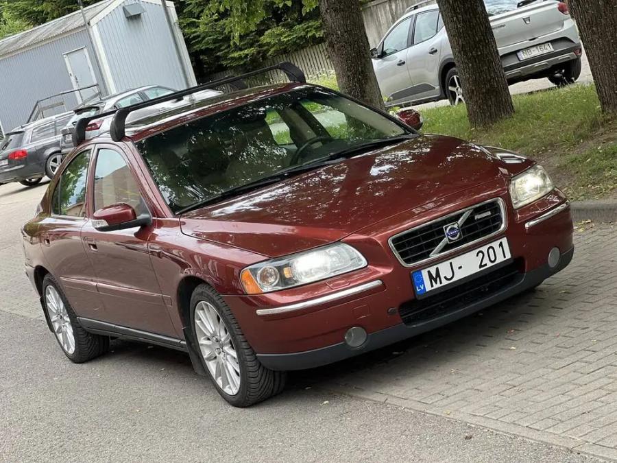 Sarkans Volvo S60 2009 Jēkabpils, ar dzinēja tilpumu 2.40 L un nobraukumu 392 tūkst. km par 2890 €, foto 5 vietnē AUTOMOTO.COM.LV