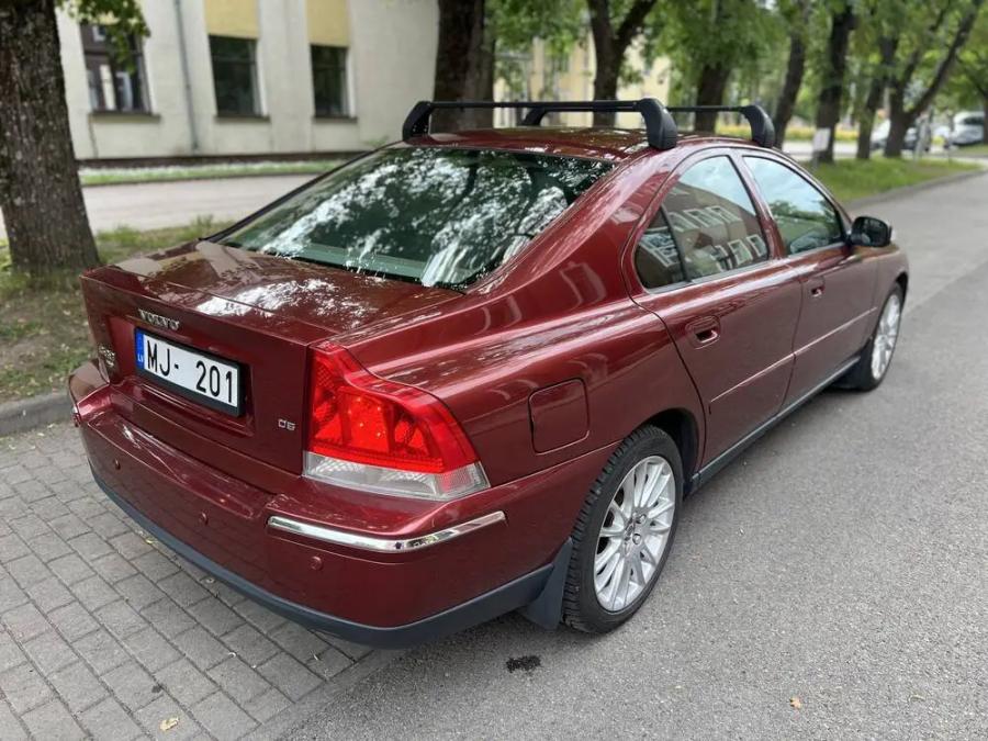 Sarkans Volvo S60 2009 Jēkabpils, ar dzinēja tilpumu 2.40 L un nobraukumu 392 tūkst. km par 2890 €, foto 7 vietnē AUTOMOTO.COM.LV