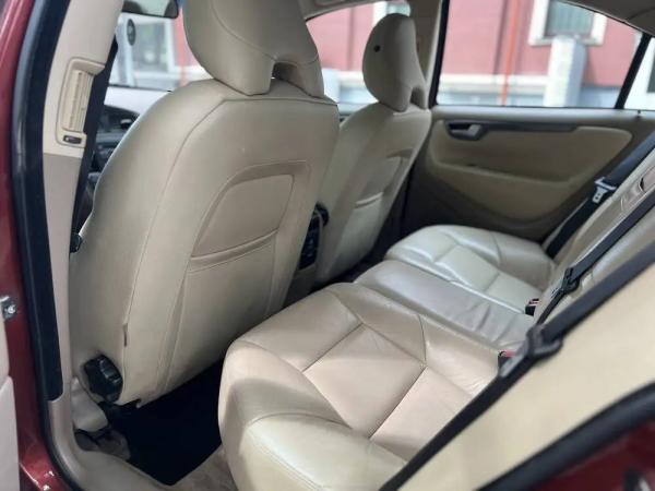 Sarkans Volvo S60 2009 Jēkabpils, ar dzinēja tilpumu 2.40 L un nobraukumu 392 tūkst. km par 2890 €, foto 10 vietnē AUTOMOTO.COM.LV