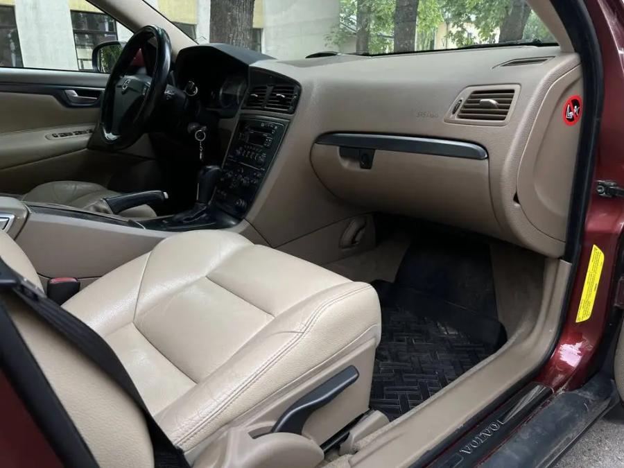 Sarkans Volvo S60 2009 Jēkabpils, ar dzinēja tilpumu 2.40 L un nobraukumu 392 tūkst. km par 2890 €, foto 17 vietnē AUTOMOTO.COM.LV