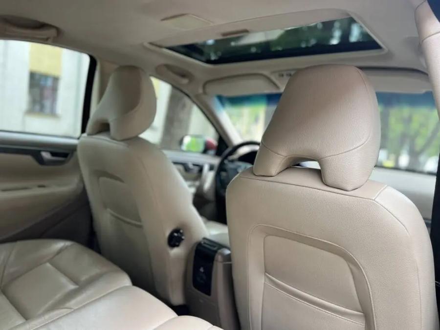 Sarkans Volvo S60 2009 Jēkabpils, ar dzinēja tilpumu 2.40 L un nobraukumu 392 tūkst. km par 2890 €, foto 19 vietnē AUTOMOTO.COM.LV