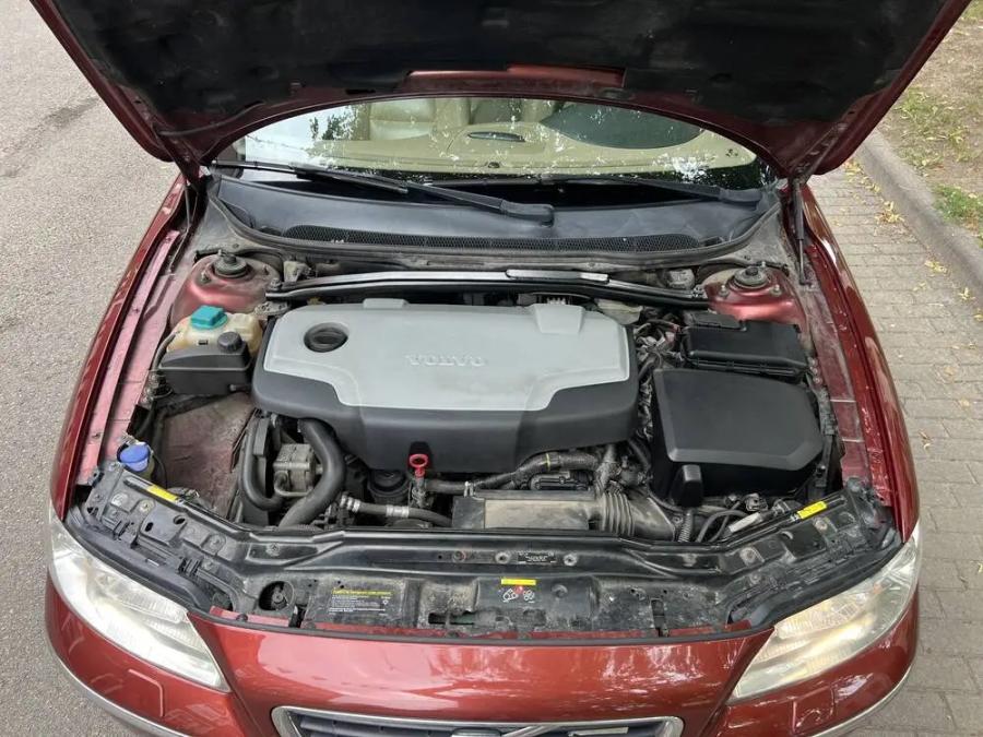 Sarkans Volvo S60 2009 Jēkabpils, ar dzinēja tilpumu 2.40 L un nobraukumu 392 tūkst. km par 2890 €, foto 21 vietnē AUTOMOTO.COM.LV