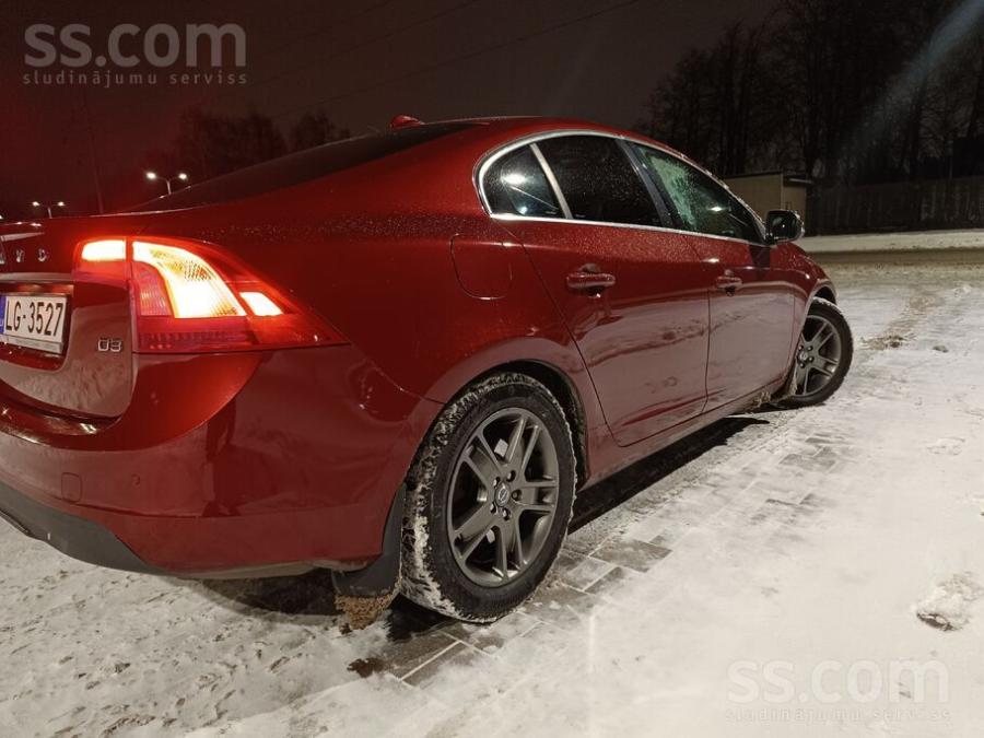 Red Volvo S60 2010 in Riga, with an engine capacity of 2.00 L and mileage of 315 thousand km for 5700 €, photo 1 on AUTOMOTO.COM.LV
