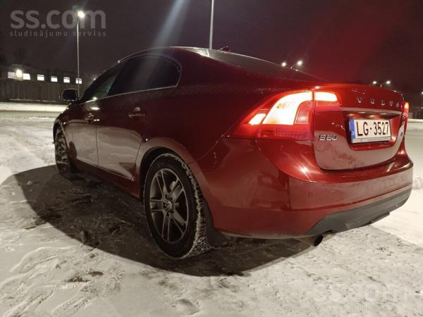 Red Volvo S60 2010 in Riga, with an engine capacity of 2.00 L and mileage of 315 thousand km for 5700 €, photo 2 on AUTOMOTO.COM.LV