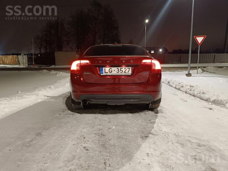 Red Volvo S60 2010 in Riga, with an engine capacity of 2.00 L and mileage of 315 thousand km for 5700 €, photo 3 on AUTOMOTO.COM.LV