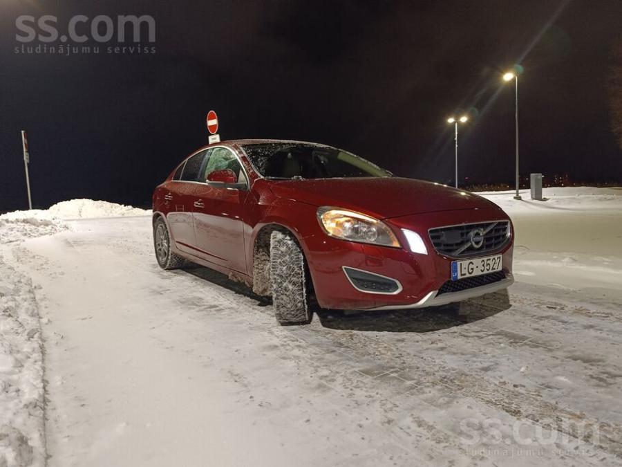 Red Volvo S60 2010 in Riga, with an engine capacity of 2.00 L and mileage of 315 thousand km for 5700 €, photo 11 on AUTOMOTO.COM.LV