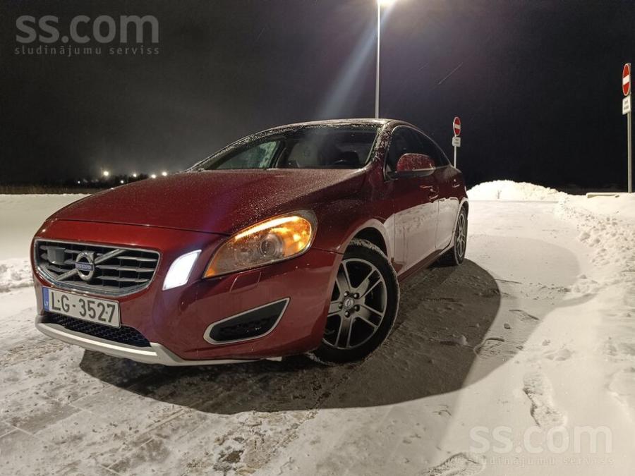 Red Volvo S60 2010 in Riga, with an engine capacity of 2.00 L and mileage of 315 thousand km for 5700 €, photo 12 on AUTOMOTO.COM.LV