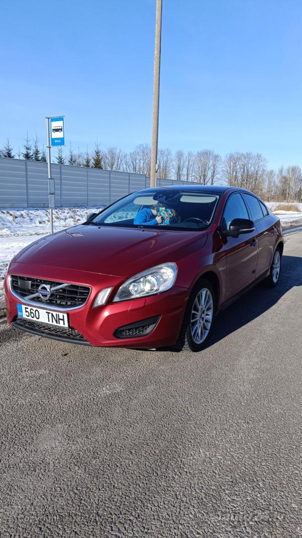 Sarkans Volvo S60 2010 Veru, ar dzinēja tilpumu 2.00 L un nobraukumu 269 tūkst. km par 6500 €, foto 1 vietnē AUTOMOTO.COM.LV