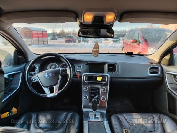 Sarkans Volvo S60 2010 Veru, ar dzinēja tilpumu 2.00 L un nobraukumu 269 tūkst. km par 6500 €, foto 3 vietnē AUTOMOTO.COM.LV