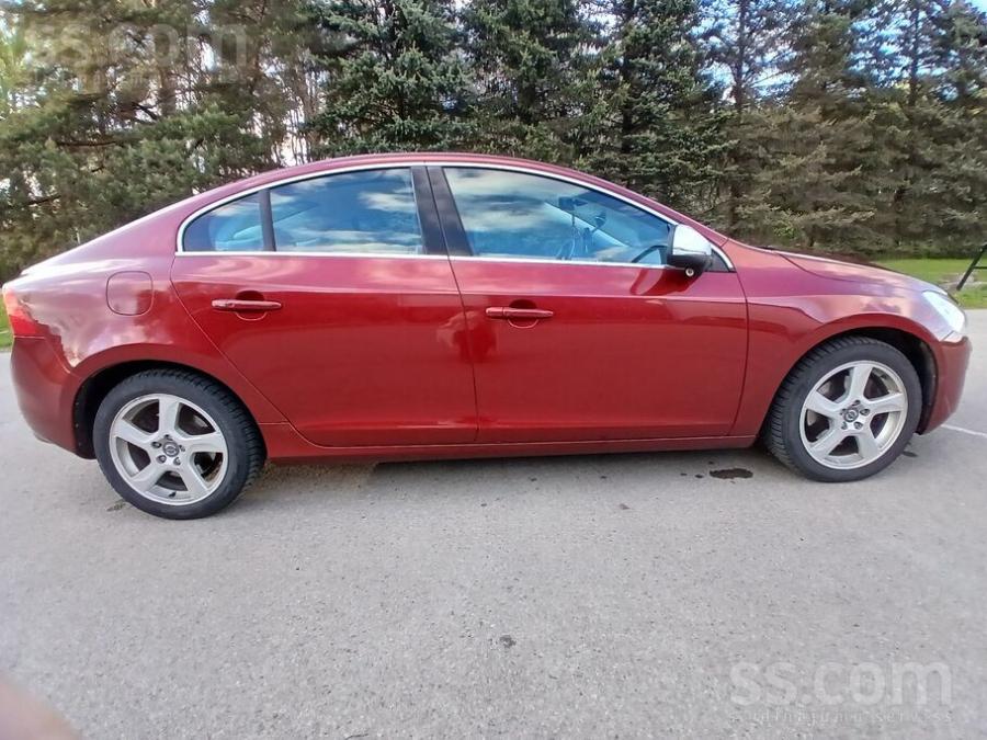 Red Volvo S60 2010 in Riga, with an engine capacity of 2.00 L and mileage of 244 thousand km for 4500 €, photo 1 on AUTOMOTO.COM.LV