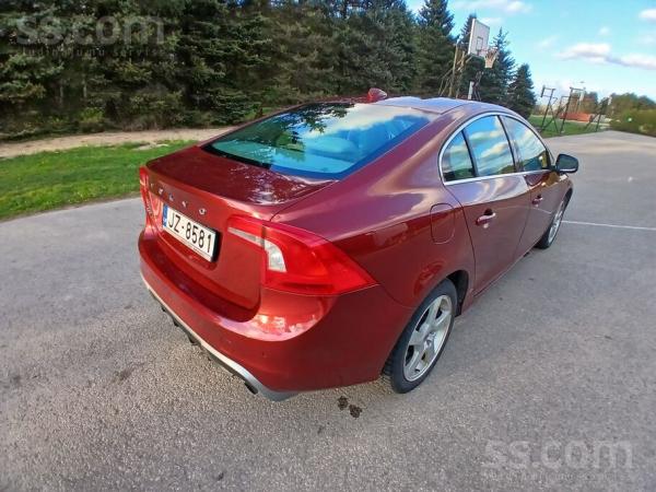 Красный Вольво С60 2010 в Рига, объемом двигателя 2.00 л и пробегом 244 тыс. км за 4500 €, фото 2 на AUTOMOTO.COM.LV
