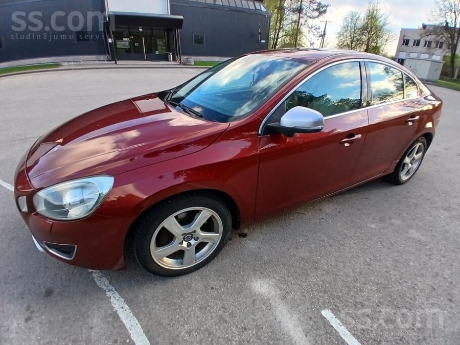 Red Volvo S60 2010 in Riga, with an engine capacity of 2.00 L and mileage of 244 thousand km for 4500 €, photo 4 on AUTOMOTO.COM.LV
