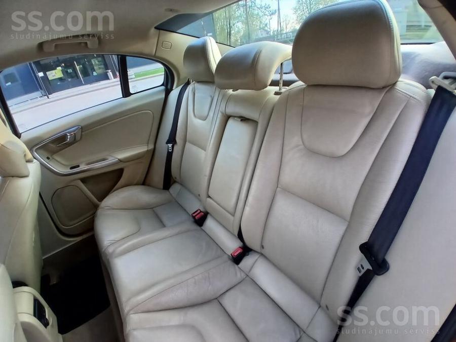 Red Volvo S60 2010 in Riga, with an engine capacity of 2.00 L and mileage of 244 thousand km for 4500 €, photo 6 on AUTOMOTO.COM.LV