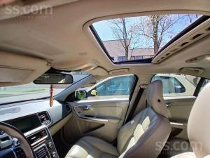 Red Volvo S60 2010 in Riga, with an engine capacity of 2.00 L and mileage of 244 thousand km for 4500 €, photo 7 on AUTOMOTO.COM.LV