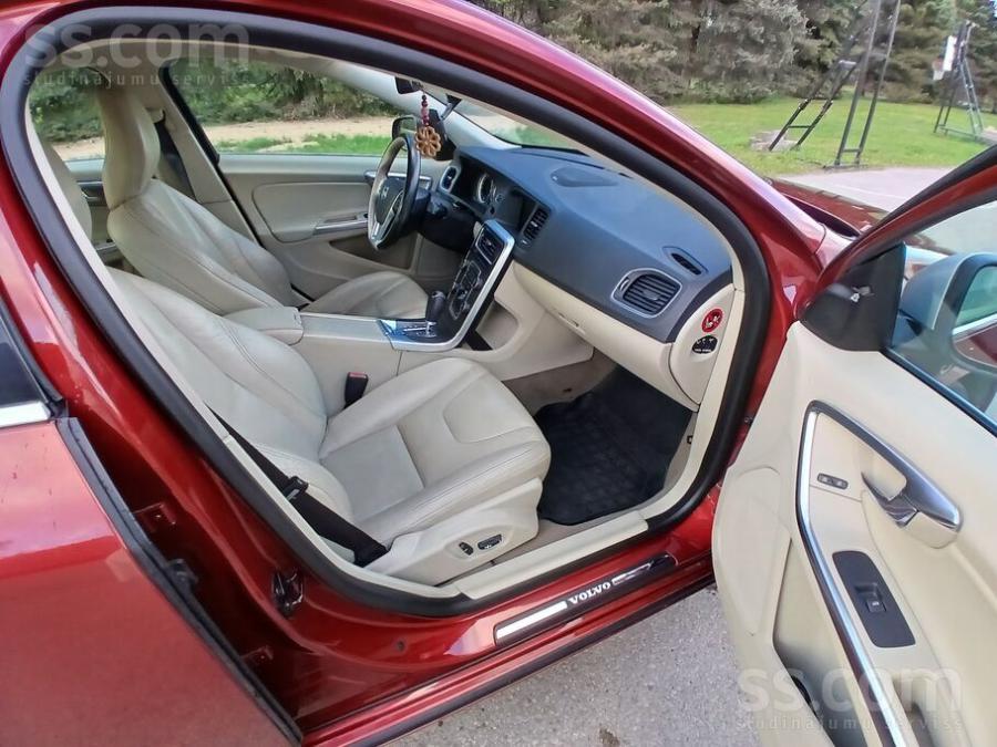 Red Volvo S60 2010 in Riga, with an engine capacity of 2.00 L and mileage of 244 thousand km for 4500 €, photo 8 on AUTOMOTO.COM.LV