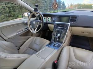 Red Volvo S60 2010 in Riga, with an engine capacity of 2.00 L and mileage of 244 thousand km for 4500 €, photo 9 on AUTOMOTO.COM.LV