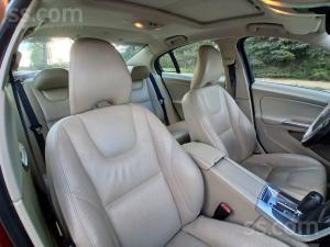 Red Volvo S60 2010 in Riga, with an engine capacity of 2.00 L and mileage of 244 thousand km for 4500 €, photo 12 on AUTOMOTO.COM.LV