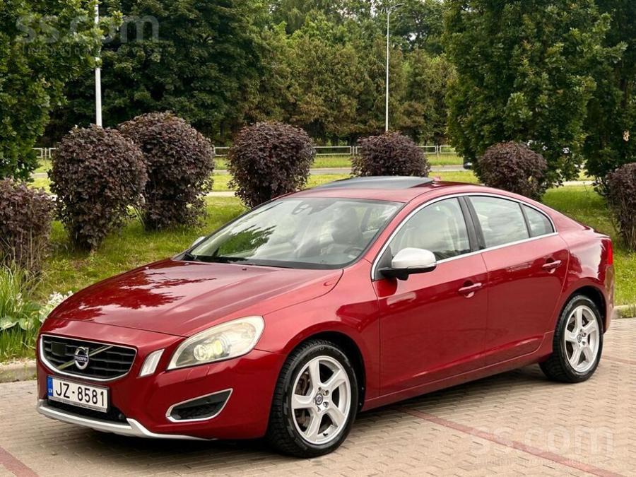 Red Volvo S60 2010 in Riga, with an engine capacity of 2.00 L and mileage of 244 thousand km for 4750 €, photo 3 on AUTOMOTO.COM.LV