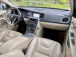 Red Volvo S60 2010 in Riga, with an engine capacity of 2.00 L and mileage of 244 thousand km for 4750 €, photo 18 on AUTOMOTO.COM.LV