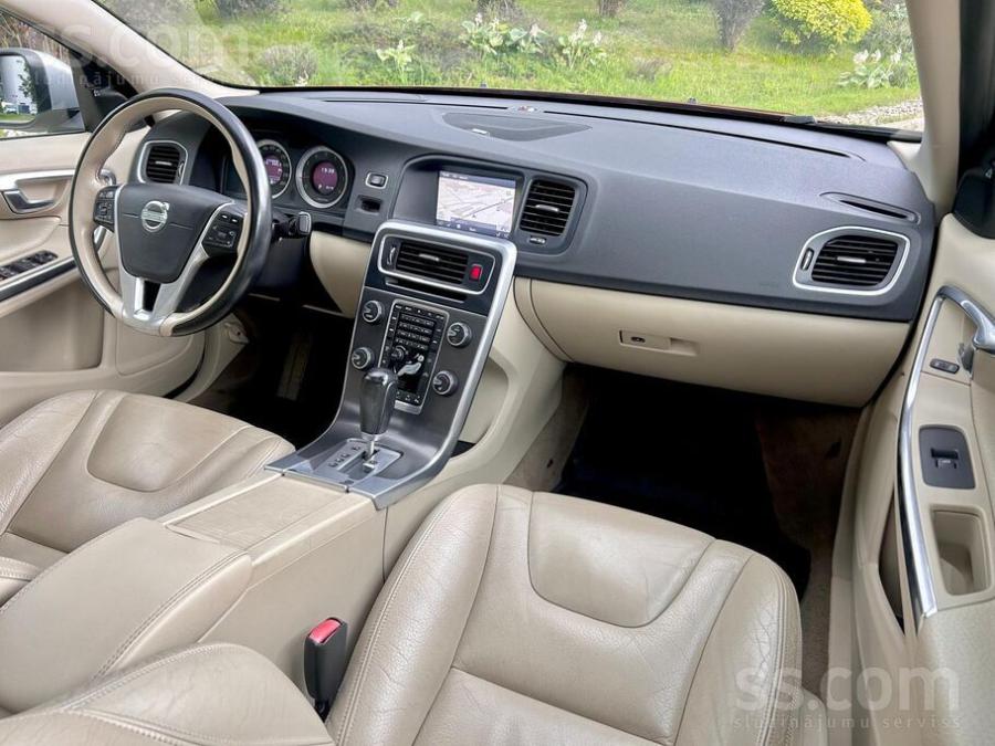 Red Volvo S60 2010 in Riga, with an engine capacity of 2.00 L and mileage of 244 thousand km for 4750 €, photo 18 on AUTOMOTO.COM.LV