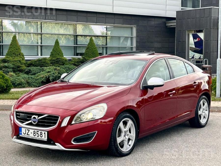 Red Volvo S60 2010 in Riga, with an engine capacity of 2.00 L and mileage of 244 thousand km for 4990 €, photo 1 on AUTOMOTO.COM.LV